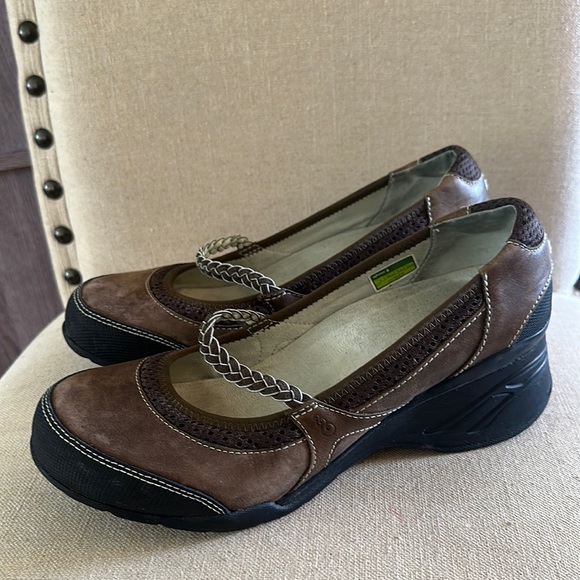 Ahnu | Shoes | Ahnu Womens Leather Mary Jane Wedge Heels Vibram Brown ...